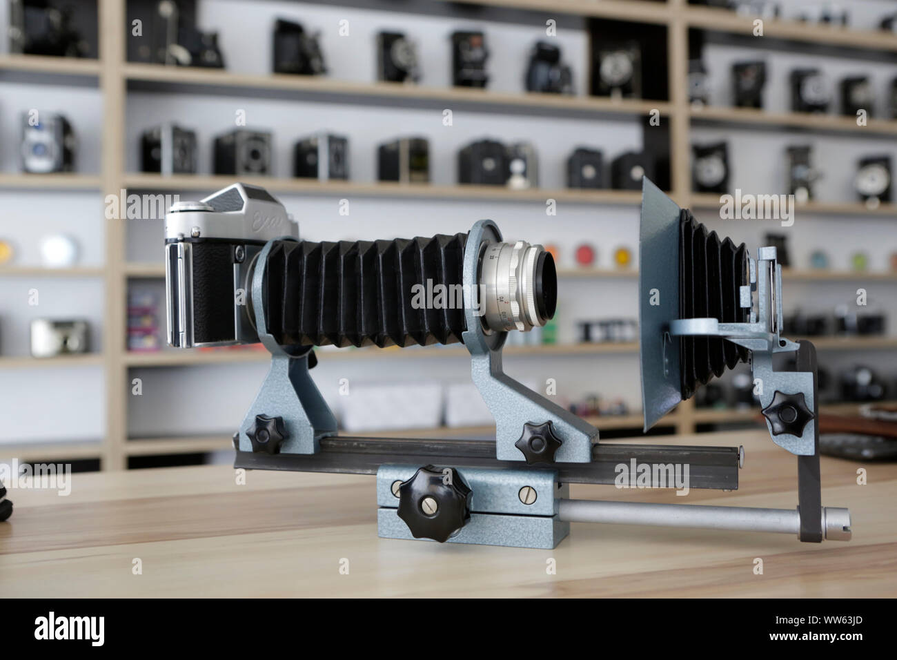 Bellows cameras hi-res stock photography and images - Alamy