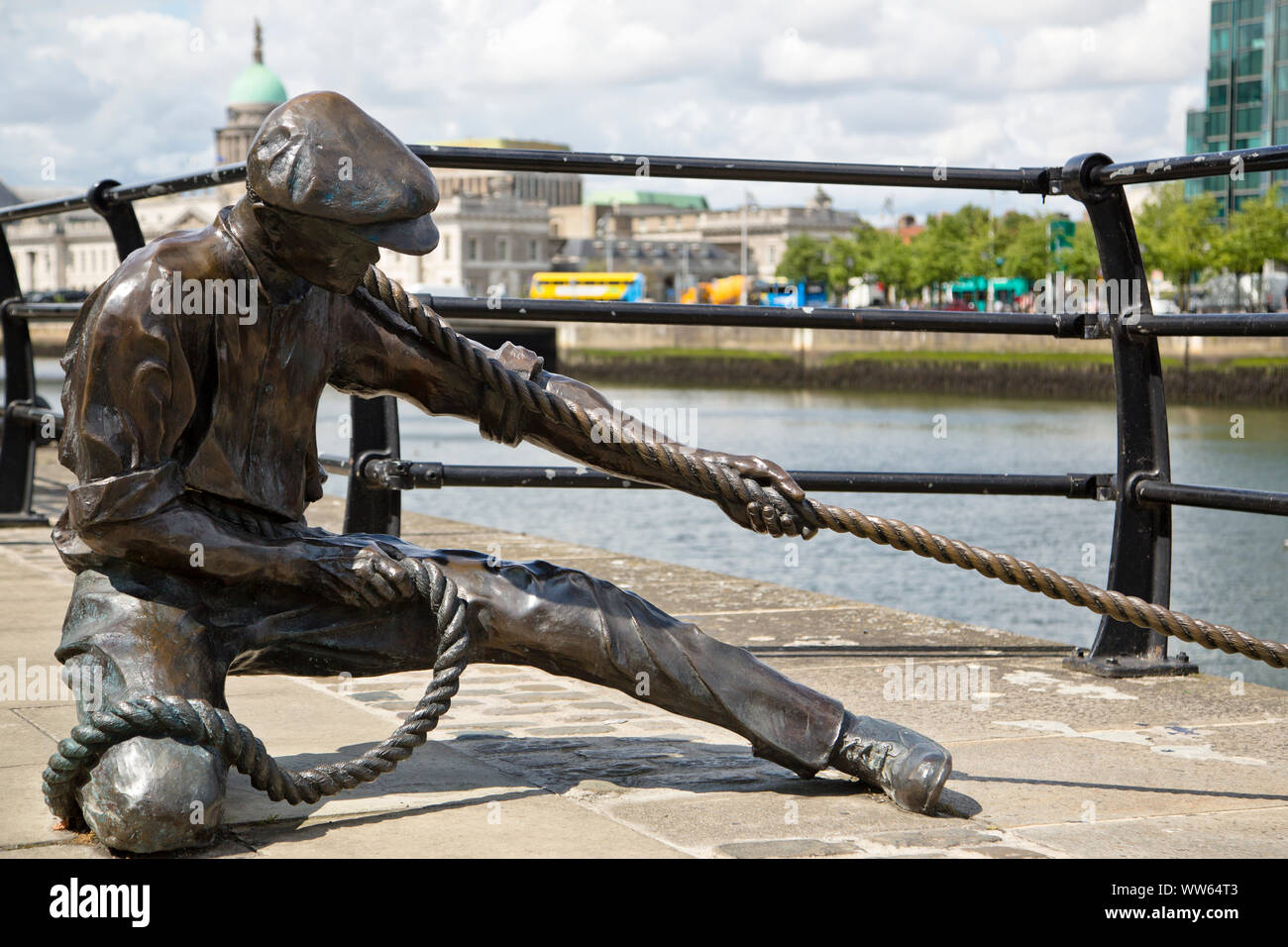 Statue of the linesman hi-res stock photography and images - Alamy