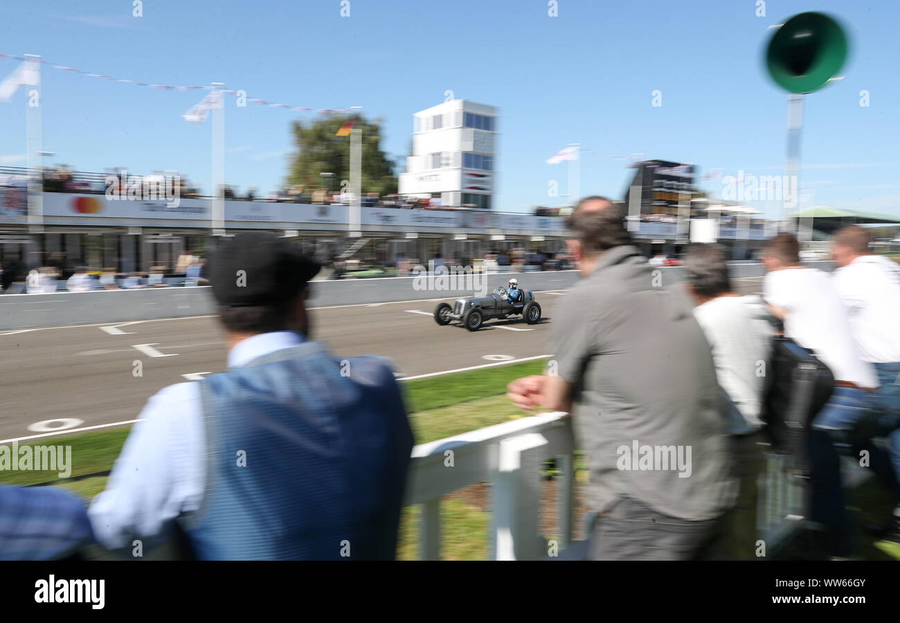 An ERA b-Type R11B makes it's way down the straight during qualifying ...