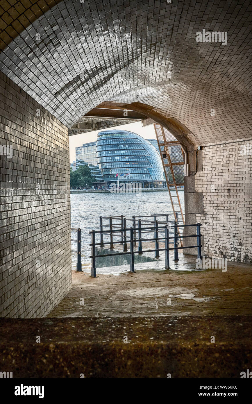 dead man hole tower bridge Stock Photo - Alamy