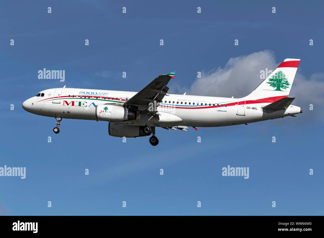 National flag carrier airline hi-res stock photography and images - Alamy