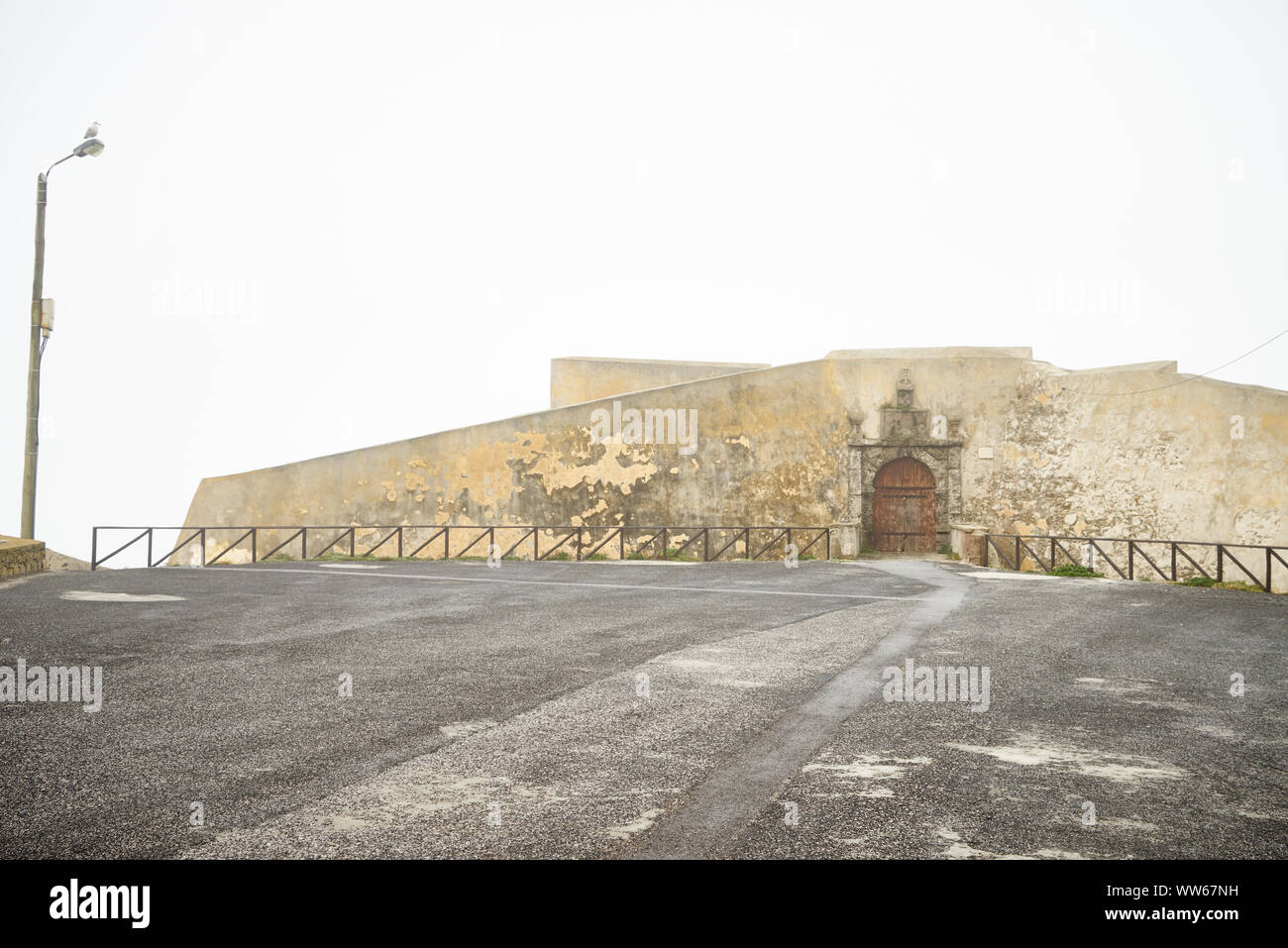 Square, fortress, entrance, gate, street lamp, old, weather-beaten ...