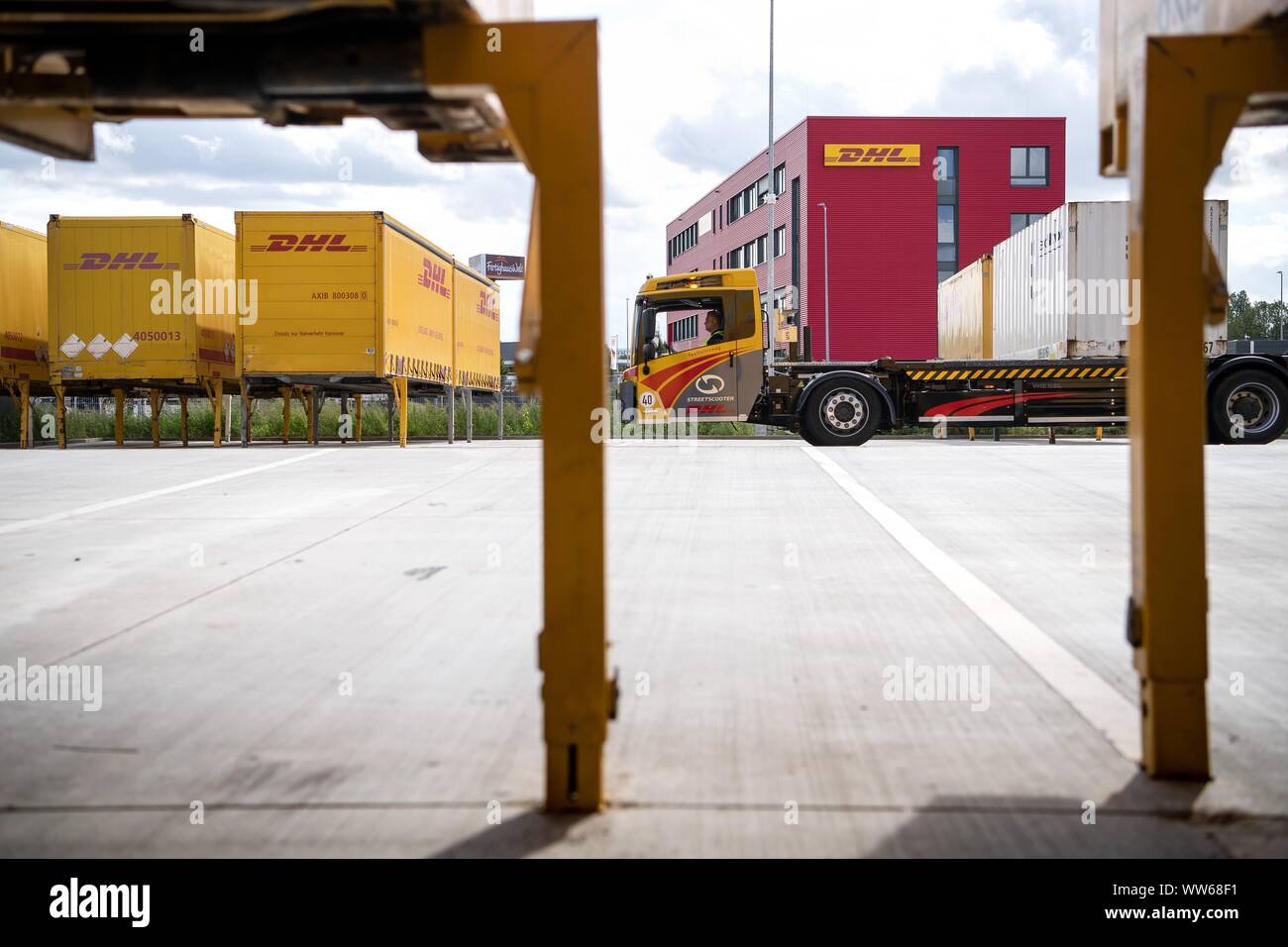 Dhl building hi-res stock photography and images - Alamy