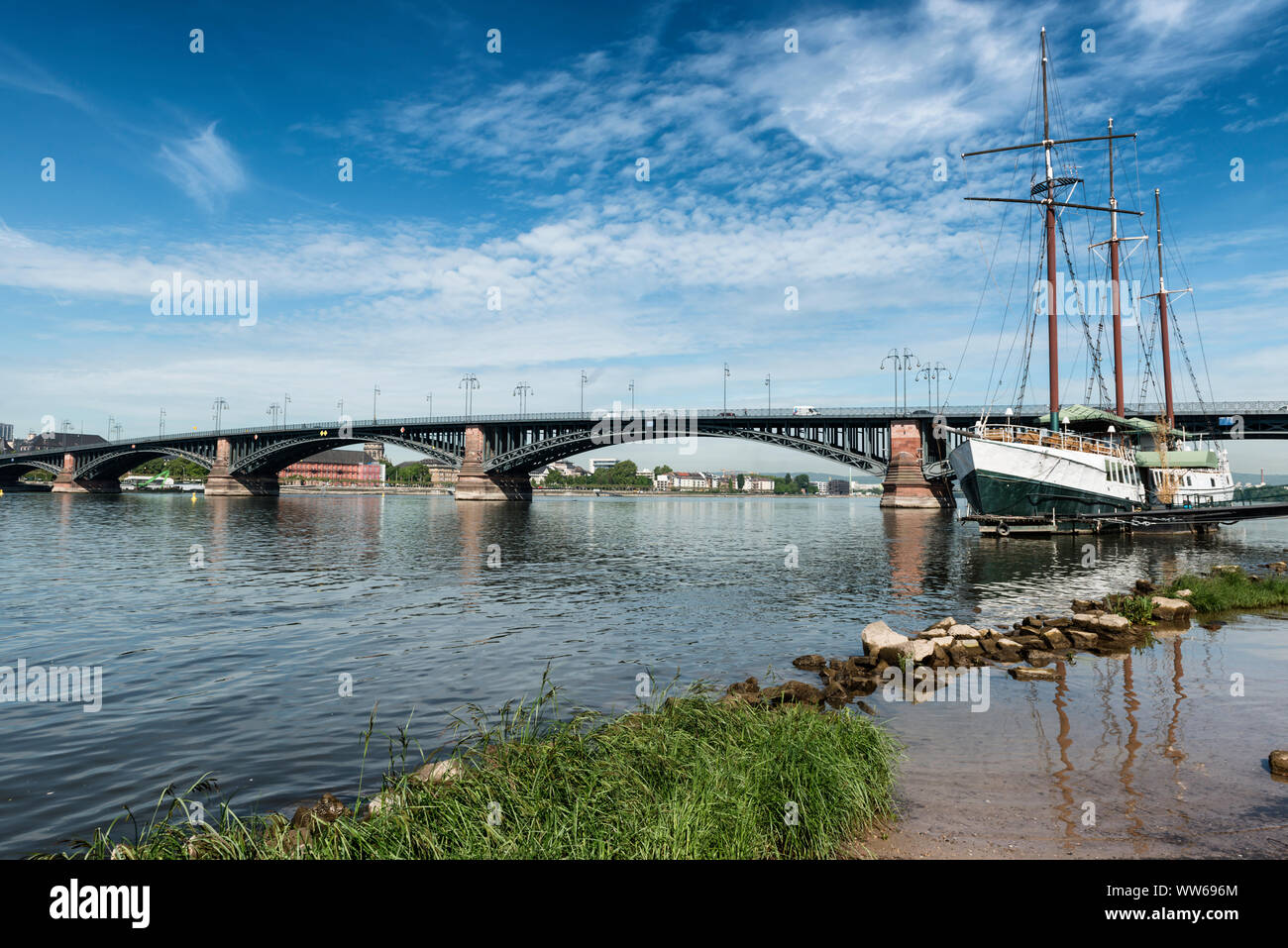 Mainz, Rhineland-Palatinate, Germany, Rhine promenade with Theodor ...
