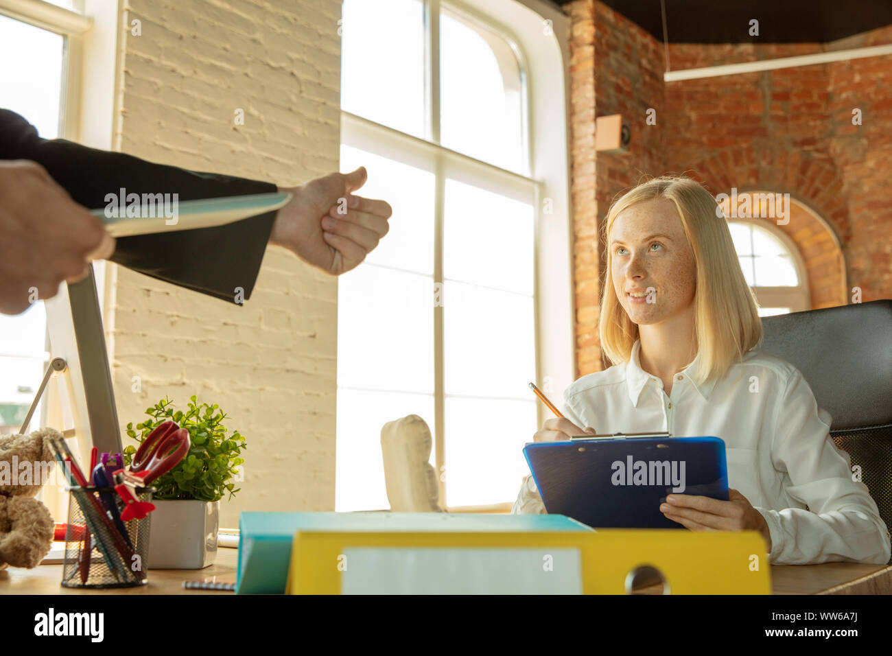 A young businesswoman moving in the office, getting new work place ...