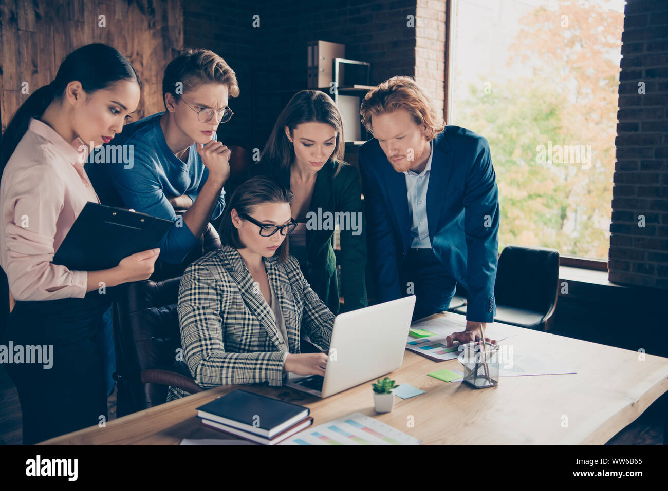 Woman worried at work male boss hi-res stock photography and images - Alamy