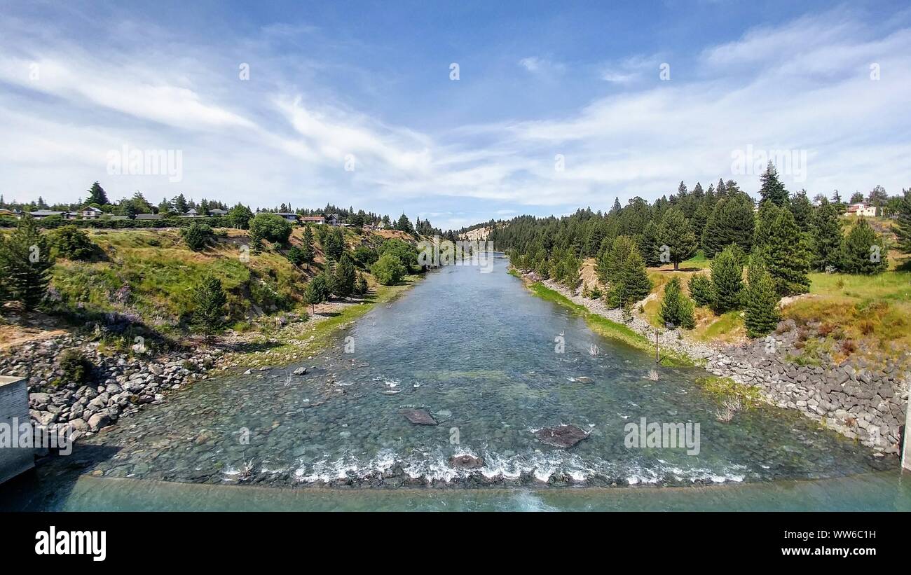 Water dam flows to river hi-res stock photography and images - Alamy