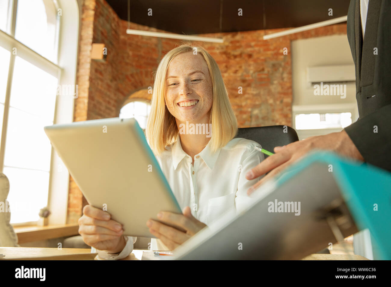 A young businesswoman moving in the office, getting new work place ...