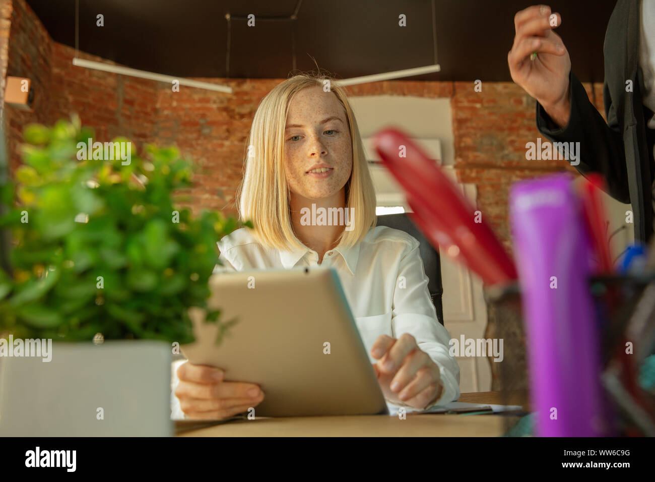 A young businesswoman moving in the office, getting new work place ...