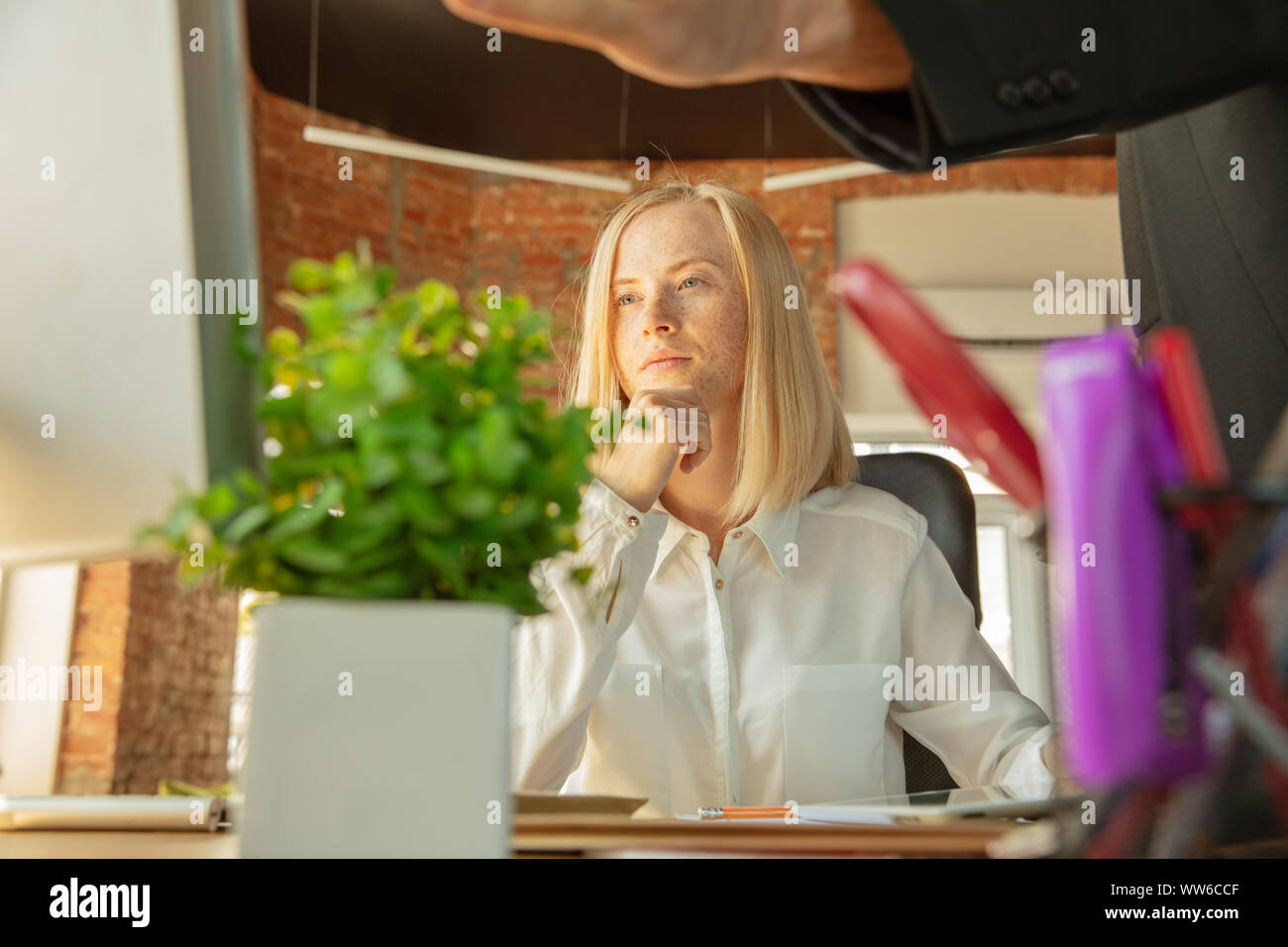 A young businesswoman moving in the office, getting new work place ...