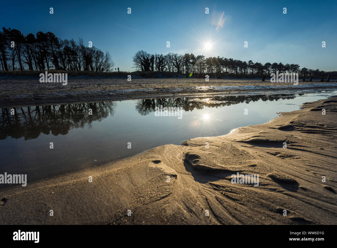 Setting light hi-res stock photography and images - Alamy