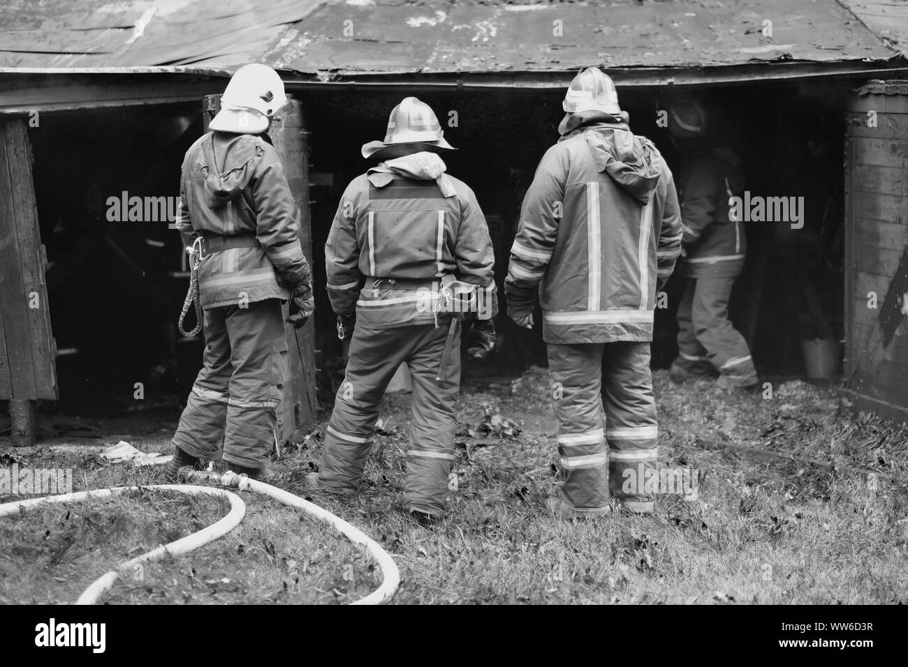 Firefighters extinguishing Black and White Stock Photos & Images - Alamy