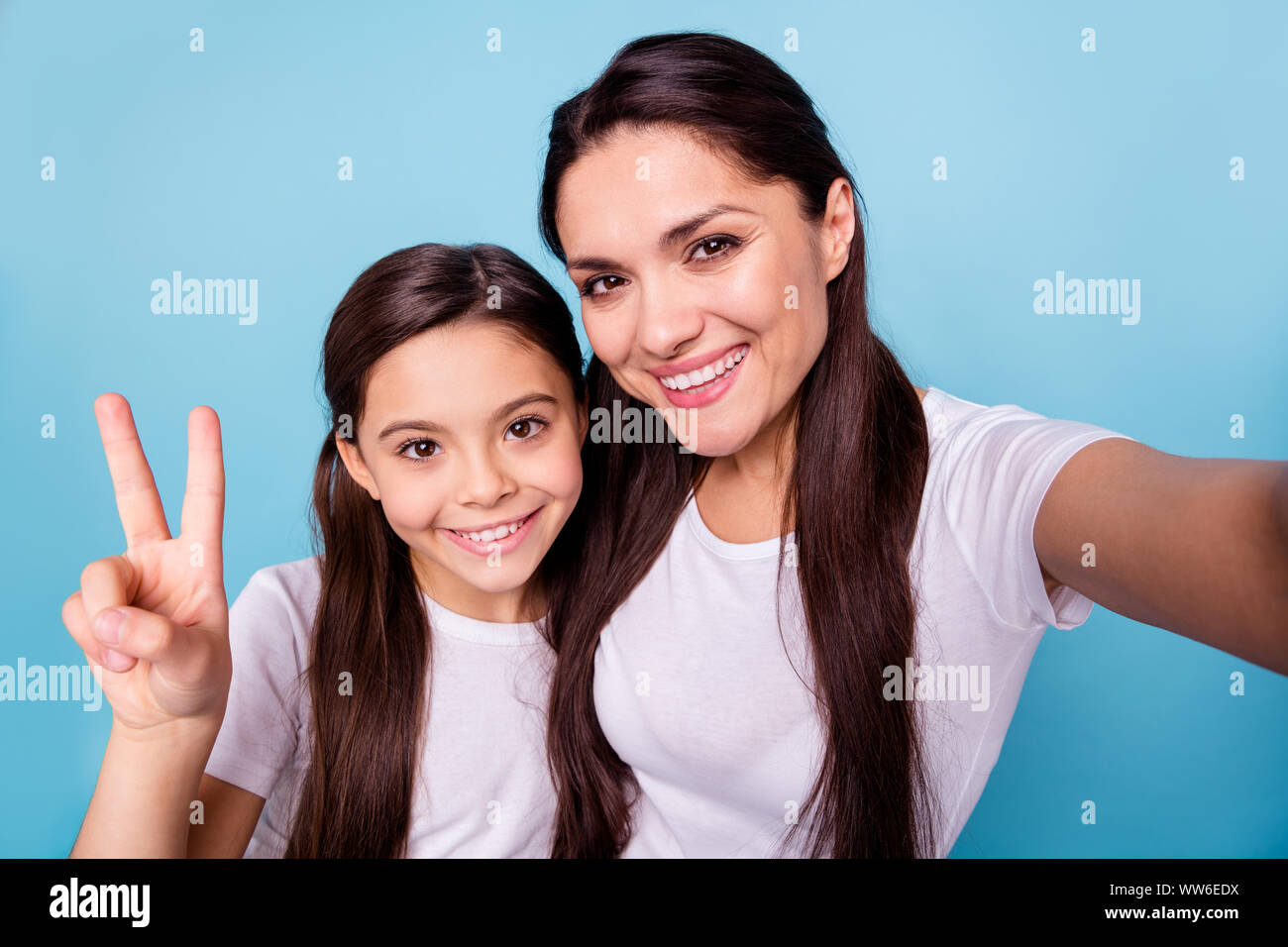 Close up photo amazing cheer beautiful two people brown haired mum mom ...