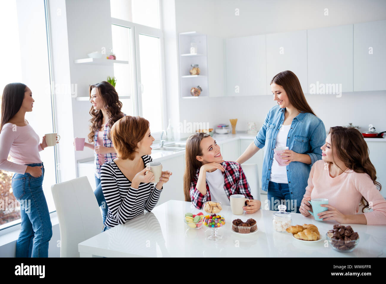 Portrait happy big family six hi-res stock photography and images - Alamy