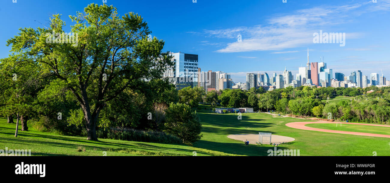 Toronto Summer Skyline High Resolution Stock Photography and Images - Alamy
