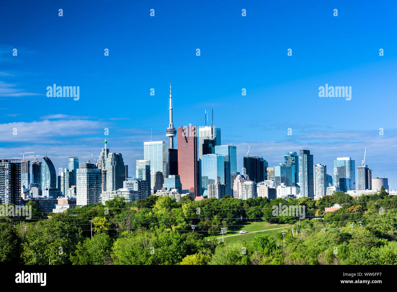 Toronto summer skyline hi-res stock photography and images - Alamy