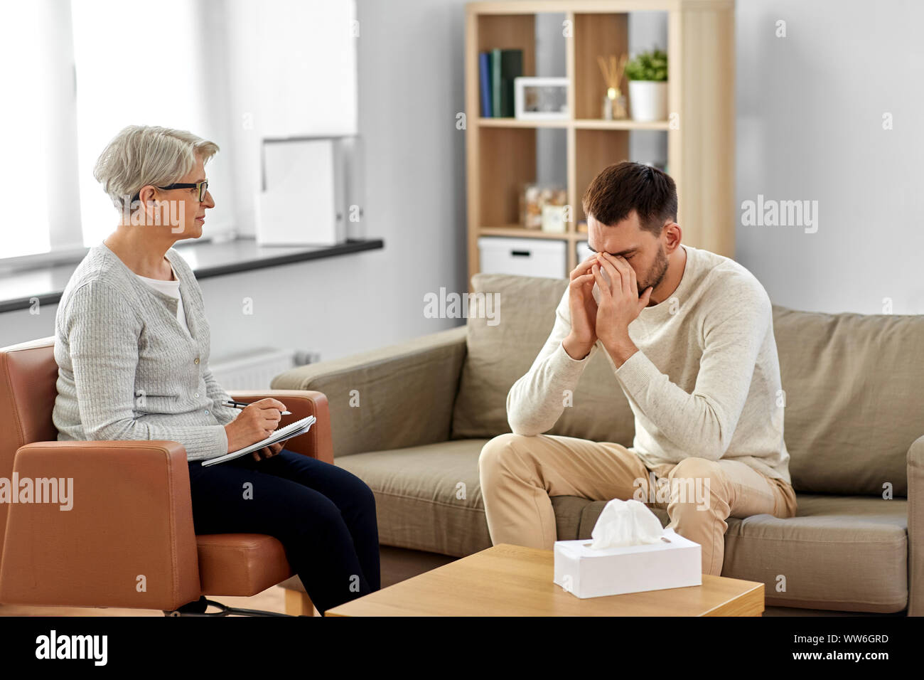 Doctor man taking notes listening hi-res stock photography and images ...