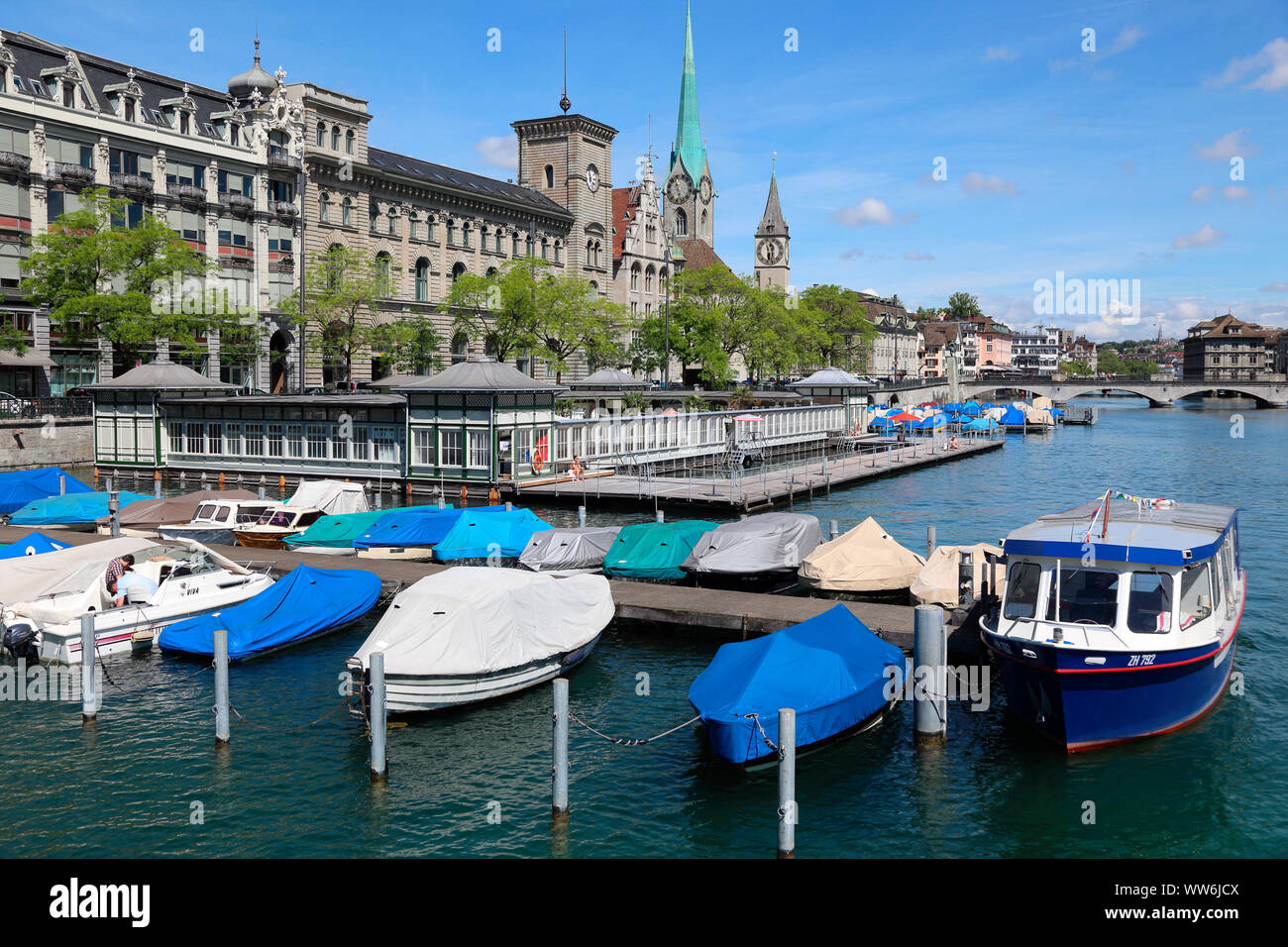 Big ladies hi-res stock photography and images - Alamy