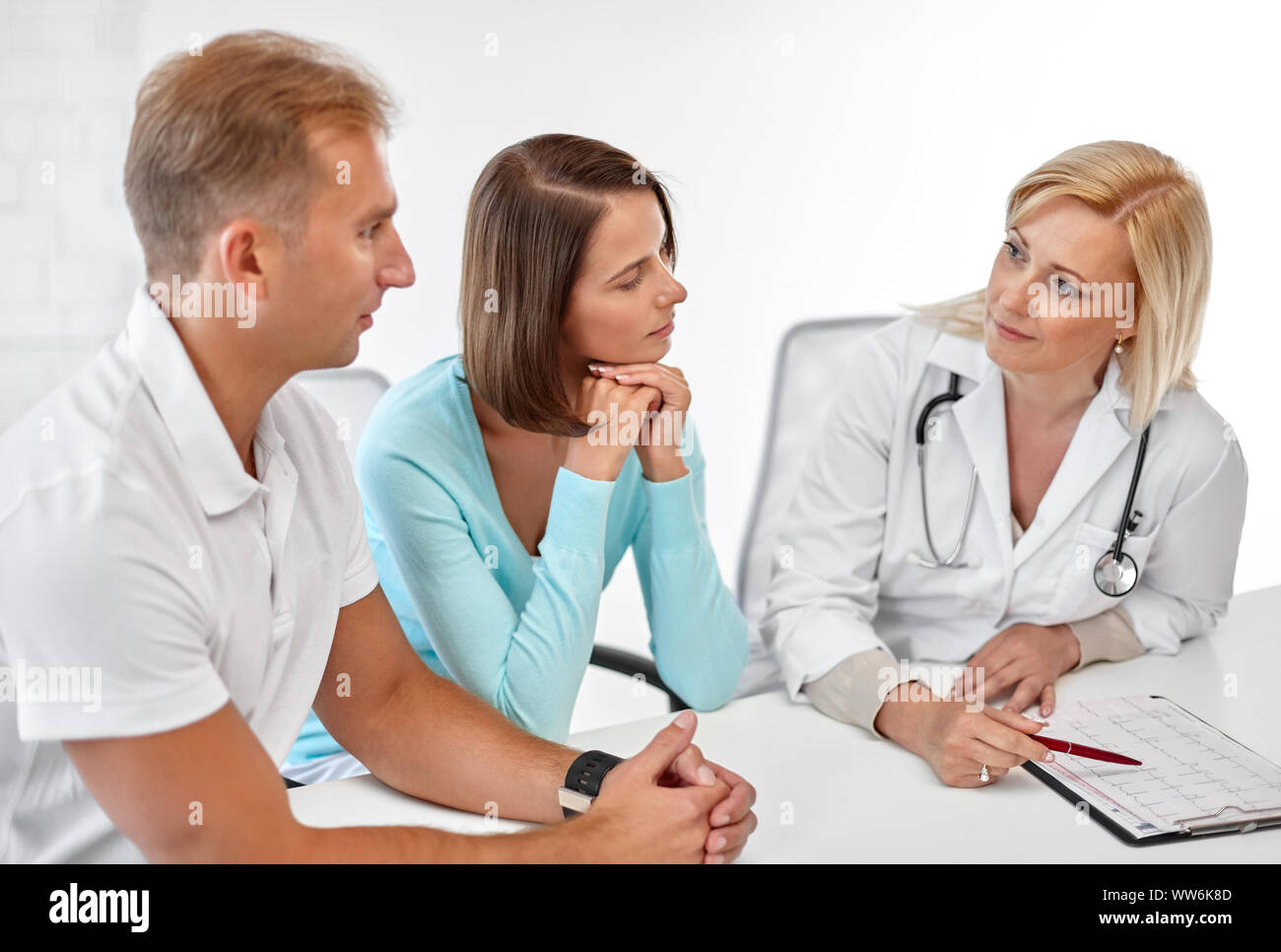 Doctor man woman talking planning hi-res stock photography and images ...