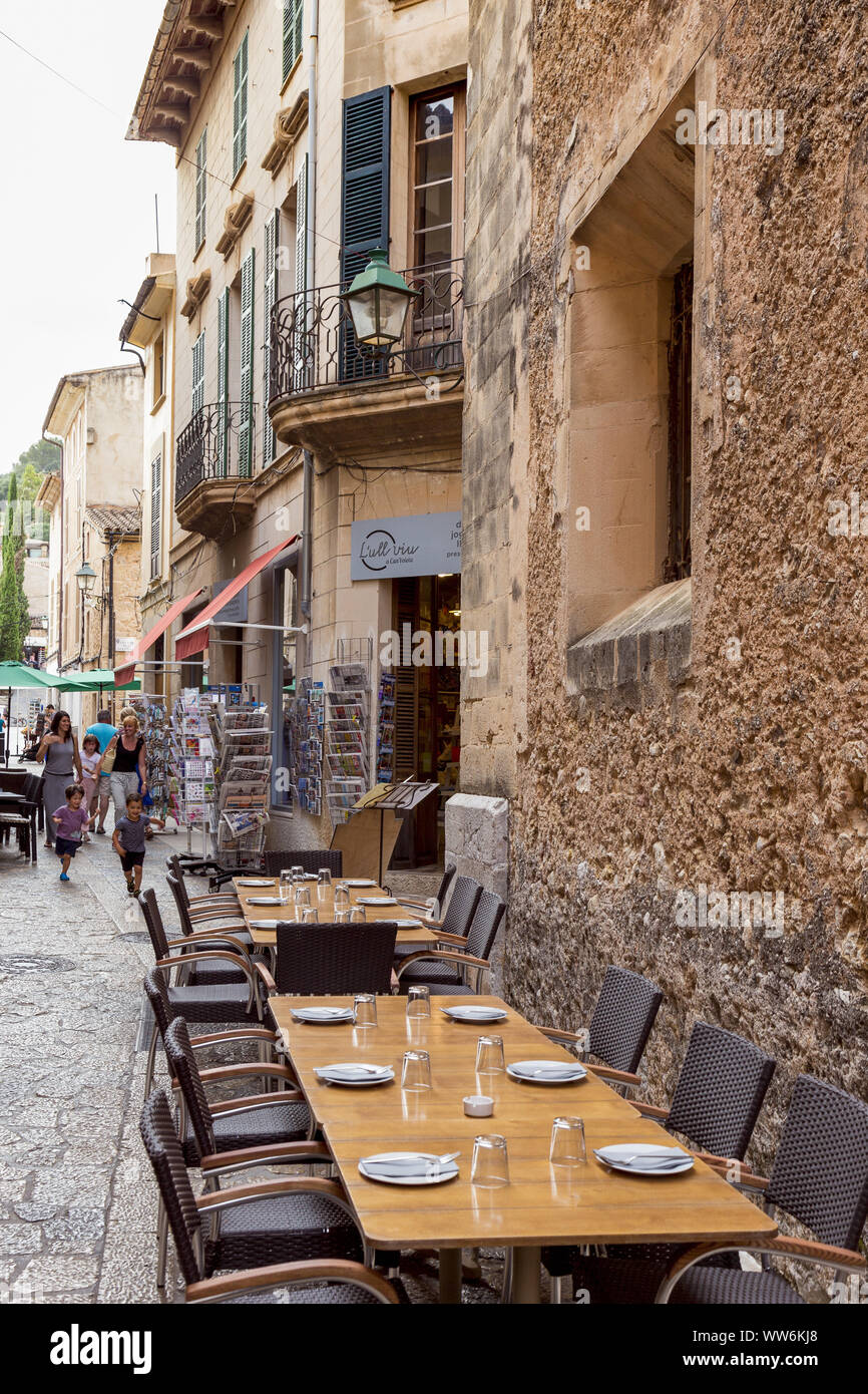 Restaurant mallorca sea hi-res stock photography and images - Alamy