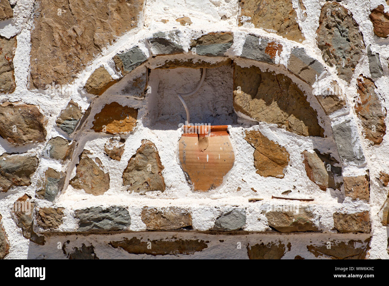Gaps in wall hi-res stock photography and images - Alamy
