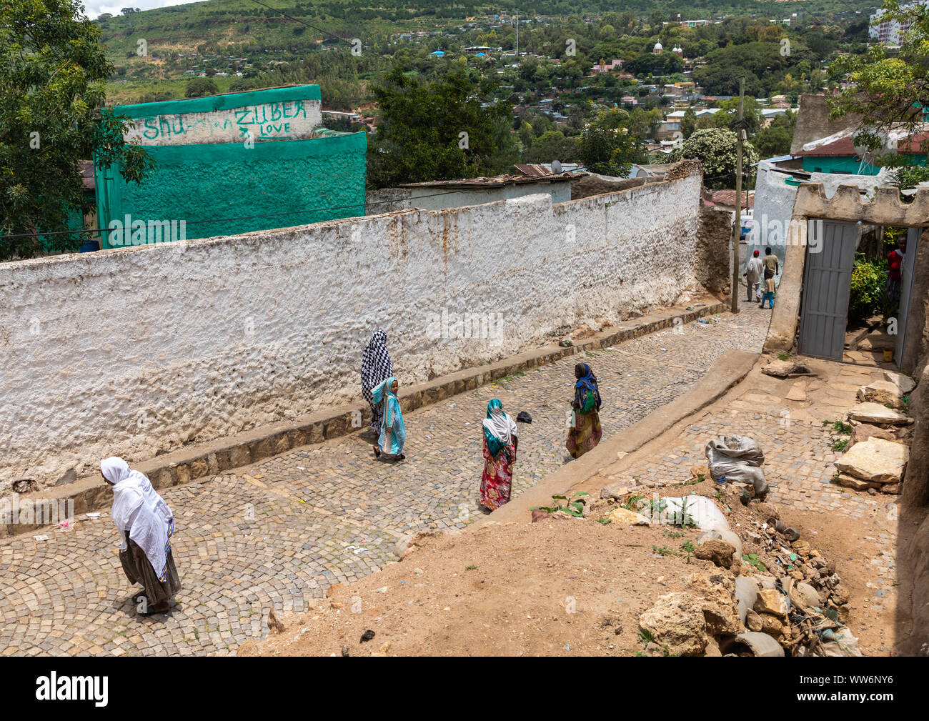 Ethiopian women in the streets of the old town, Harari region, Harar ...