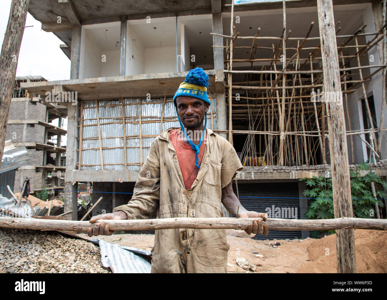 Ethiopian construction worker, Harari region, Harar, Ethiopia Stock ...