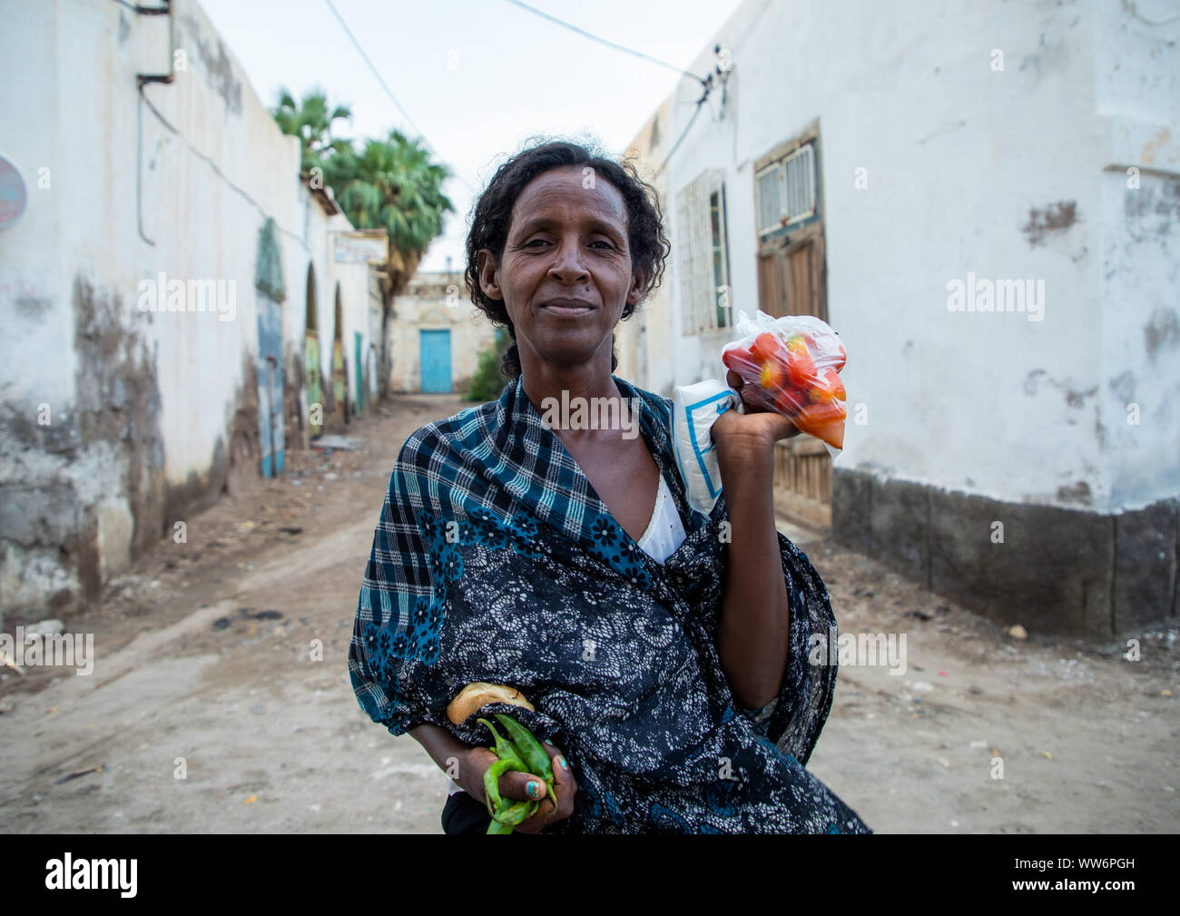 Portrait of an eritrean woman coming back from the market in the street ...