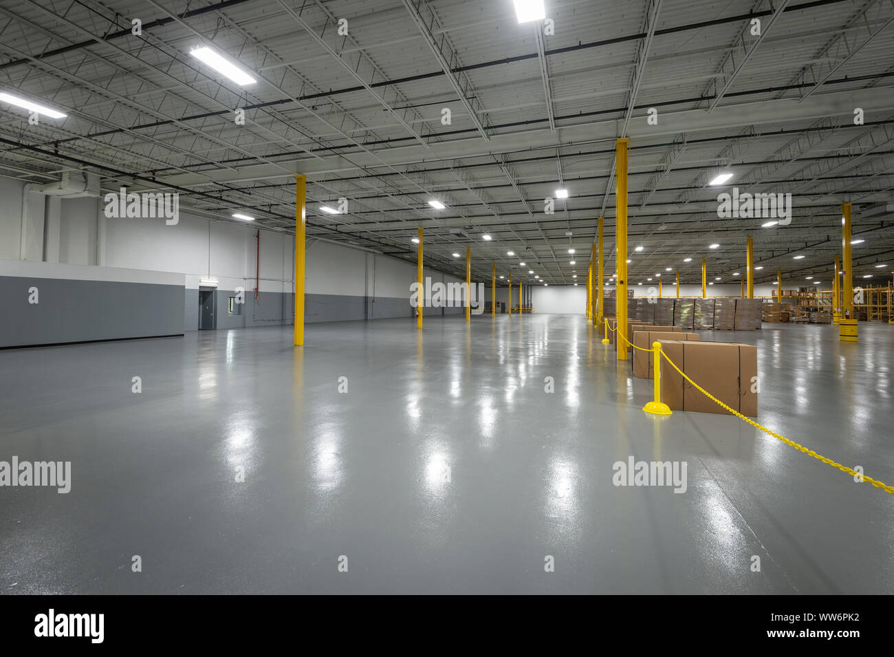 Warehouse interior hi-res stock photography and images - Alamy
