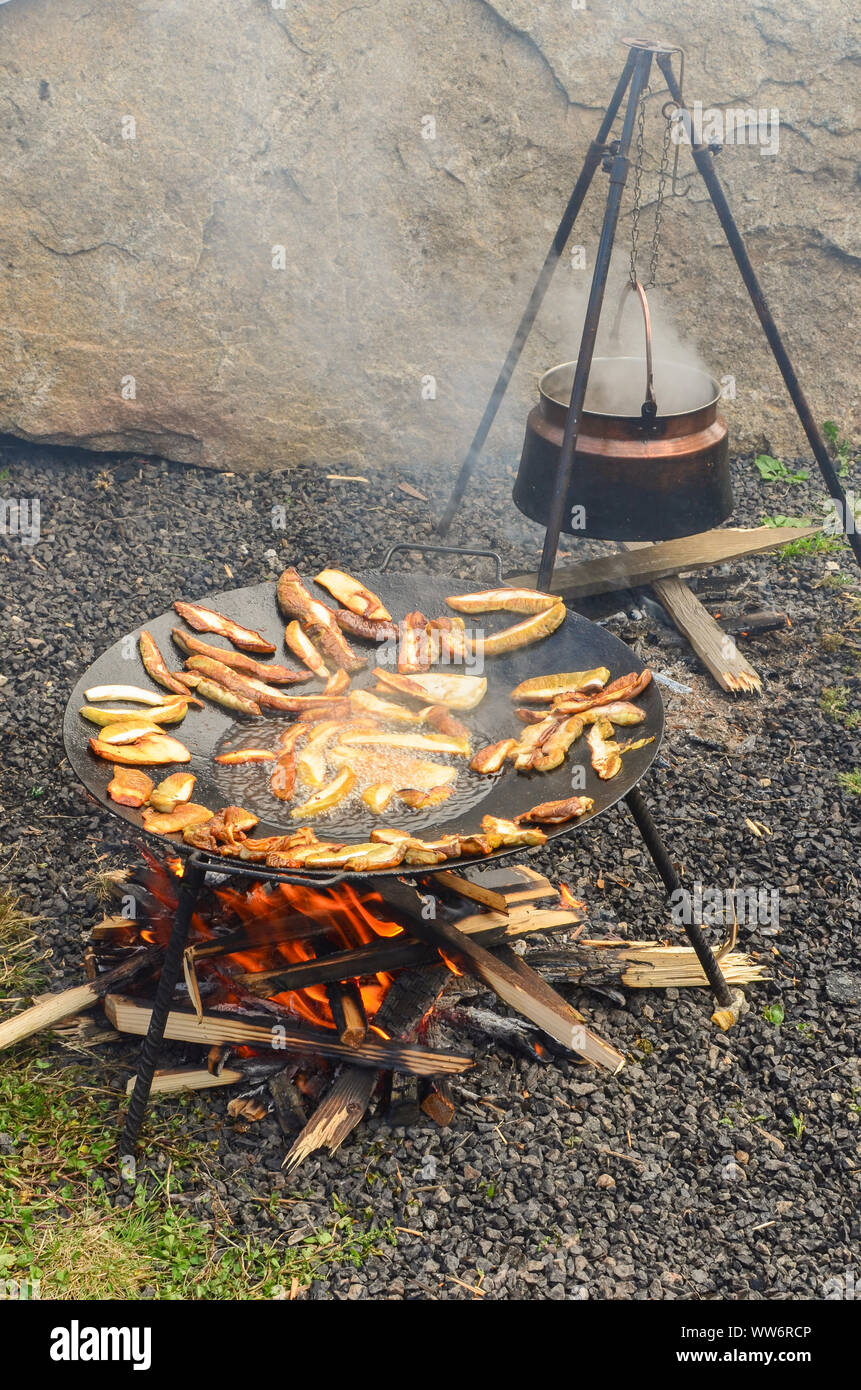 Kettle over fire roaster hi-res stock photography and images - Alamy
