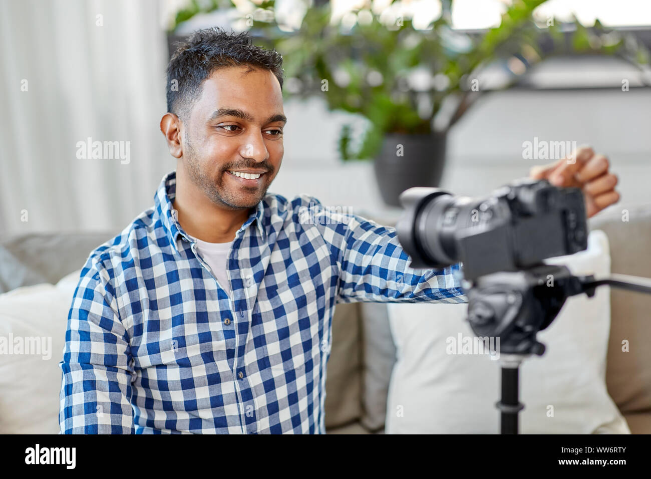 Man adjusting camera and tripod hi-res stock photography and images - Alamy