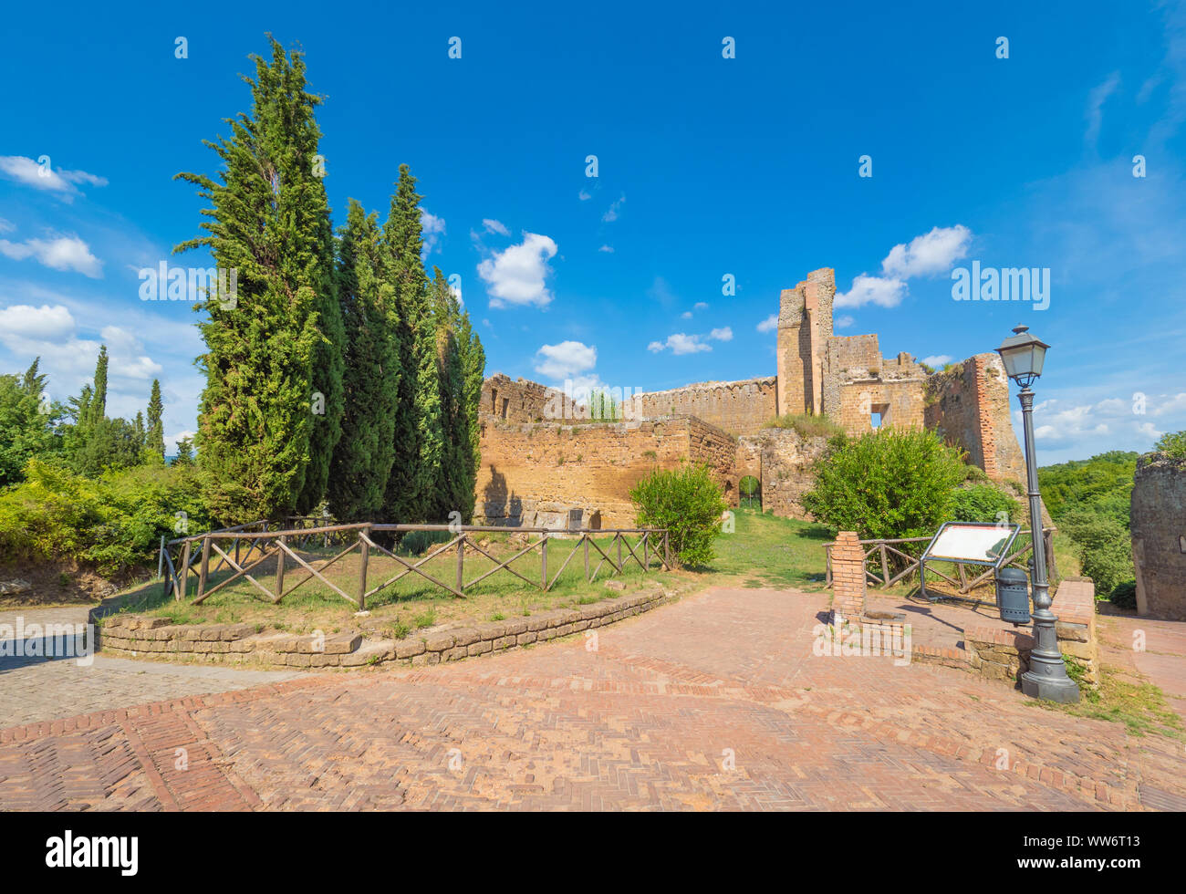 Sorano tuscany hi-res stock photography and images - Alamy