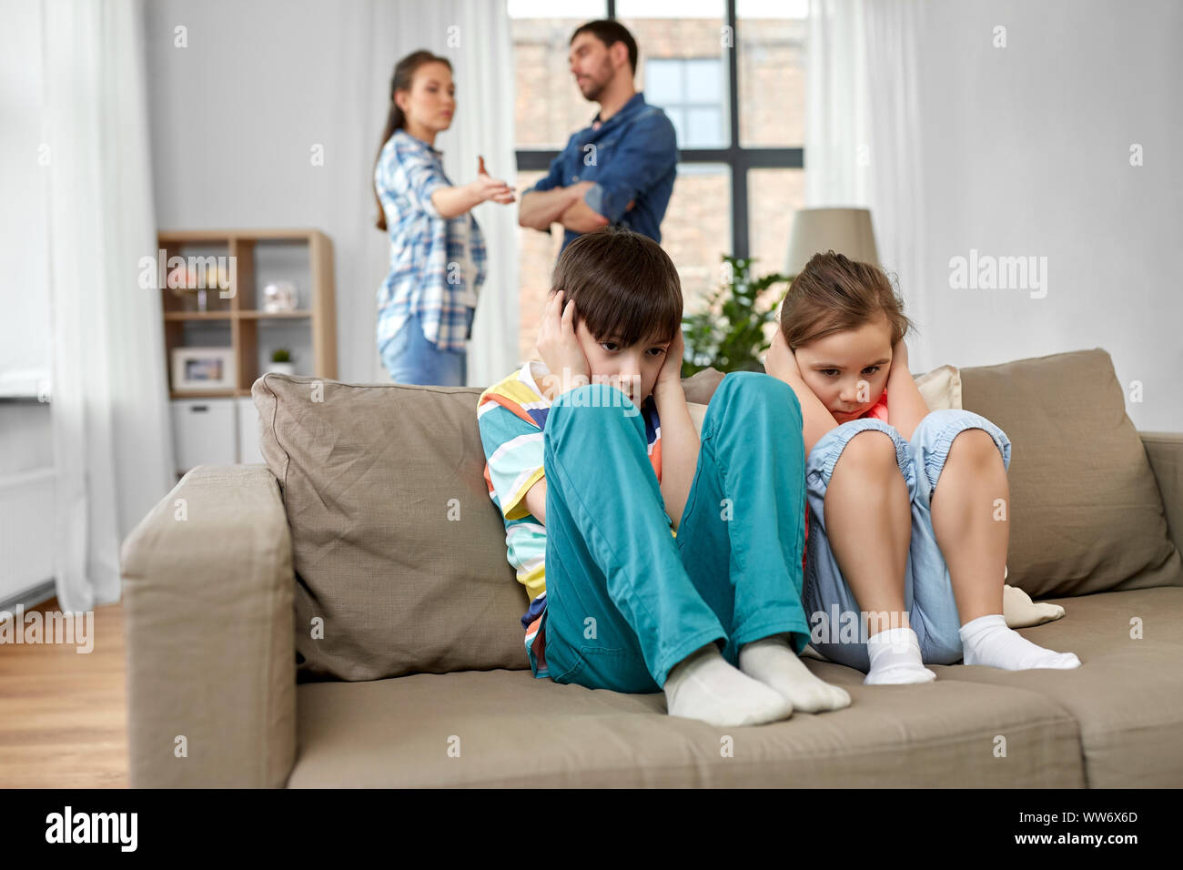 Parents arguing children hi-res stock photography and images - Alamy