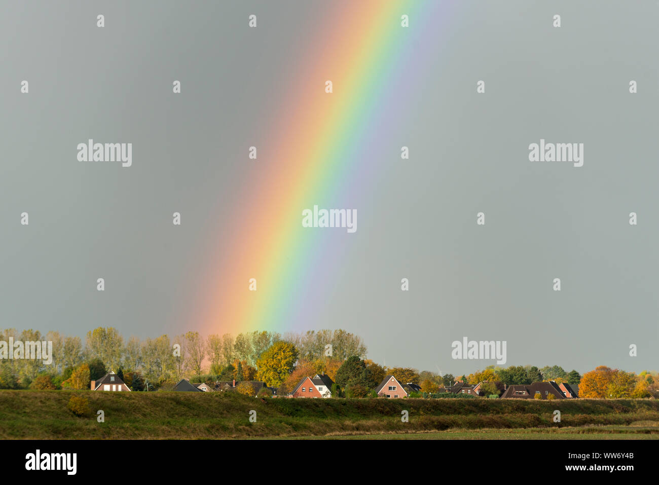 Semi circle rainbow hi-res stock photography and images - Alamy