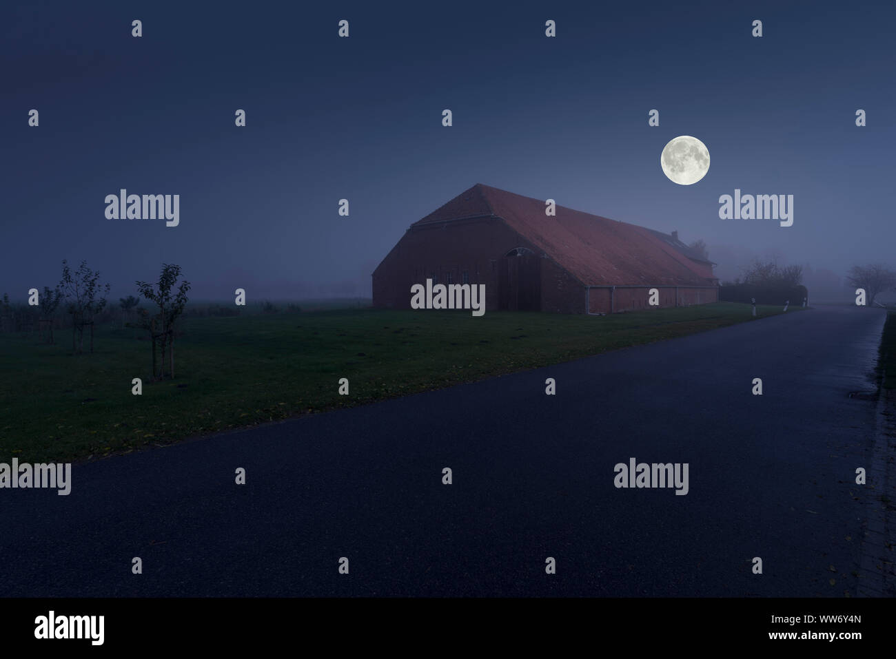 Lower barn farm hi-res stock photography and images - Alamy