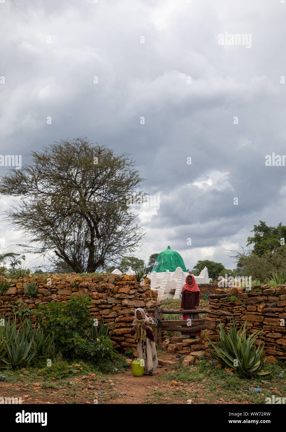 Oromo pilgrims in the shrine of sufi Sheikh Hussein , Oromia, Sheik ...