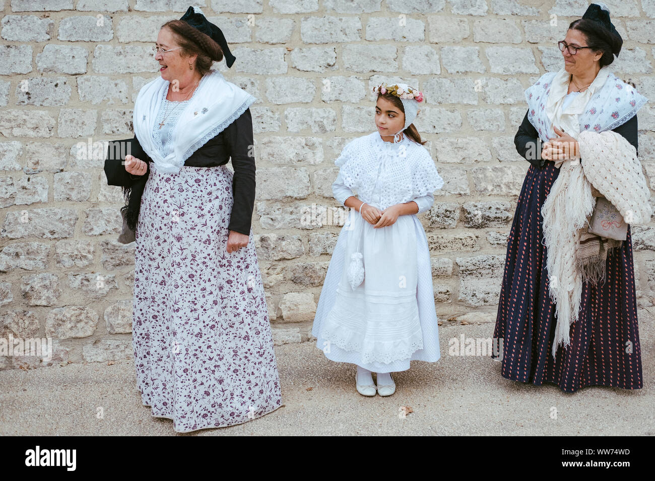 Traditionally dressed catalans during the rice festival in arles hi-res ...