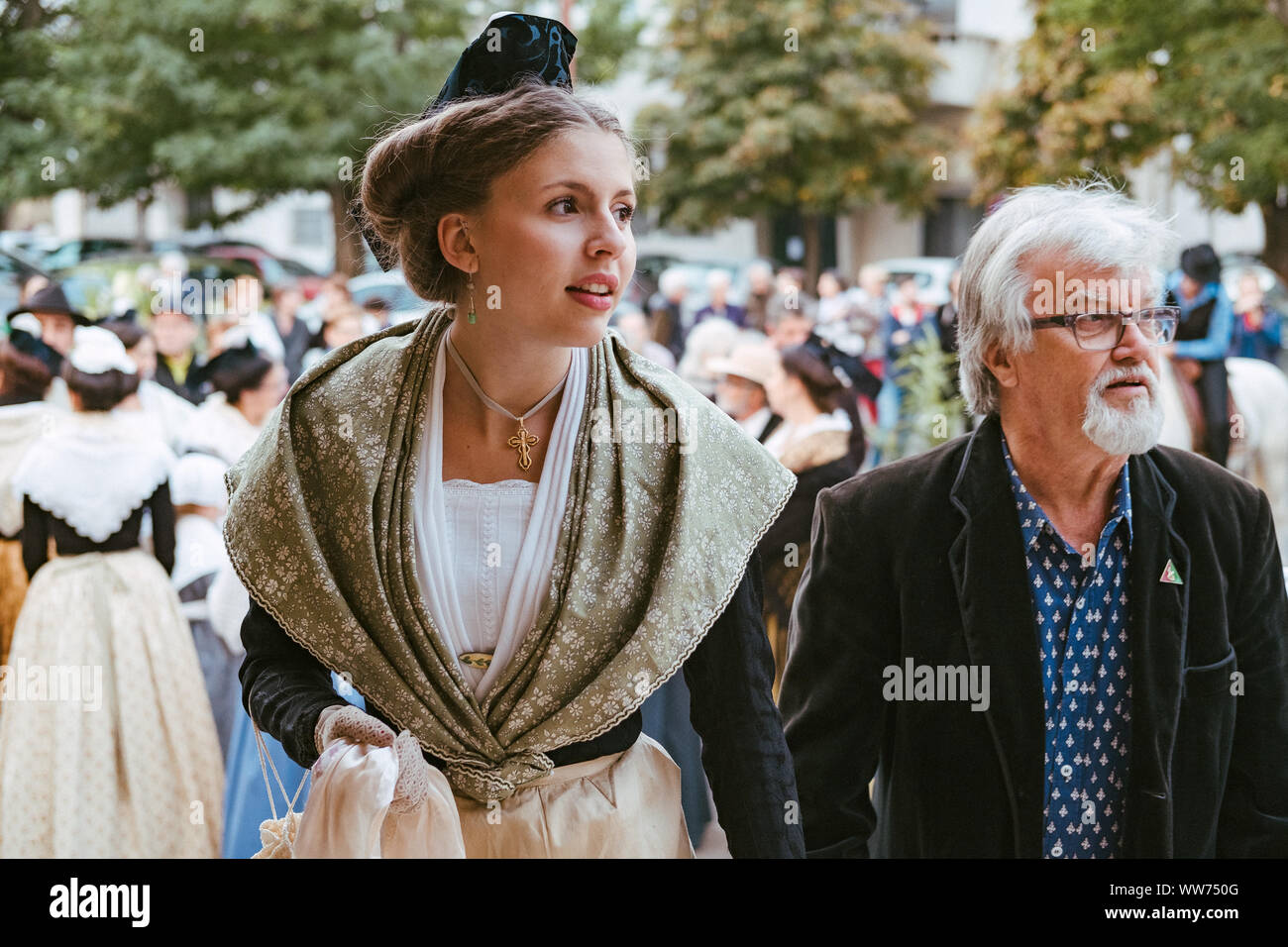 Traditionally dressed catalans during the rice festival in arles hi-res ...