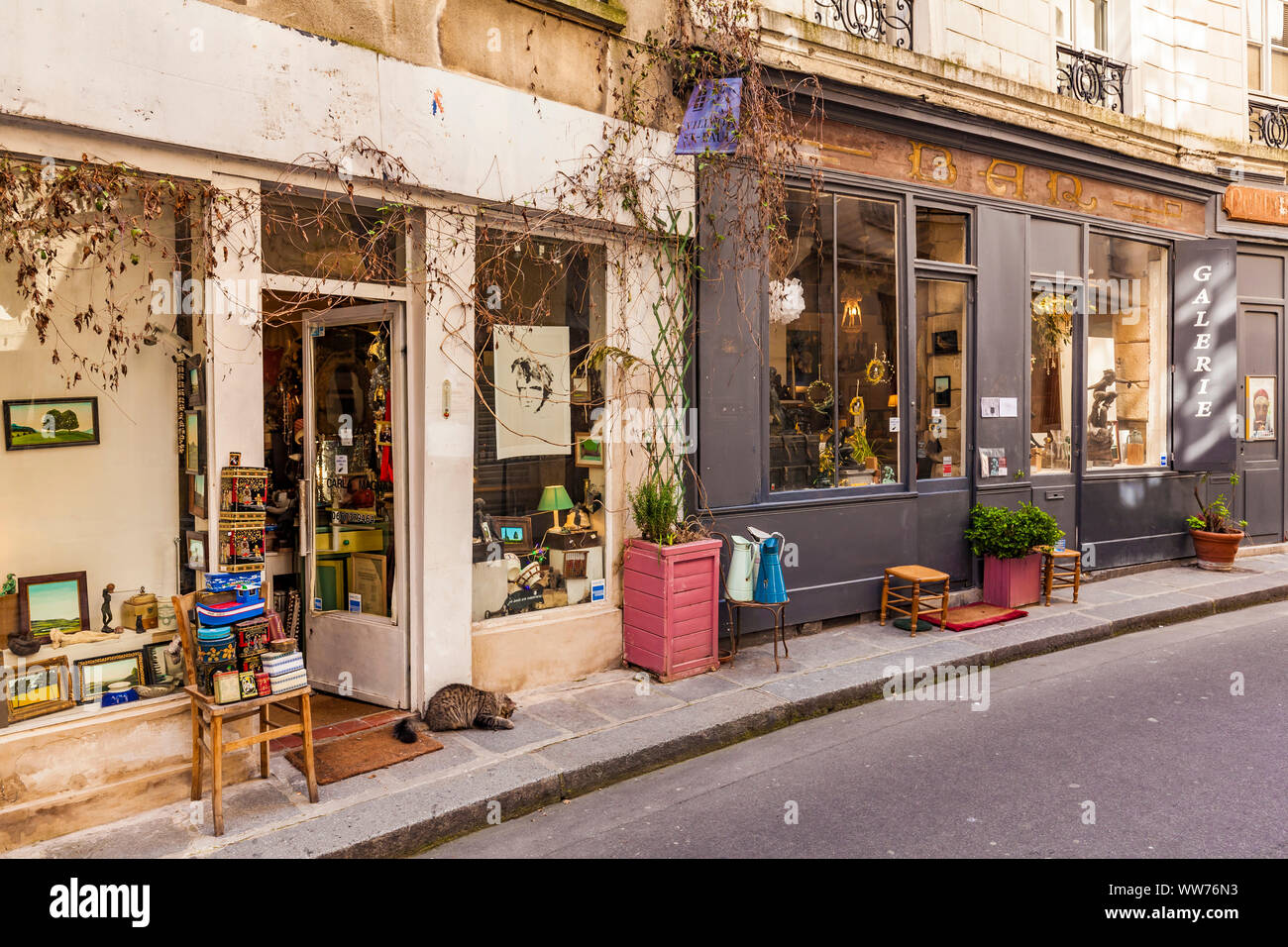 Village saint paul marais hi-res stock photography and images - Alamy