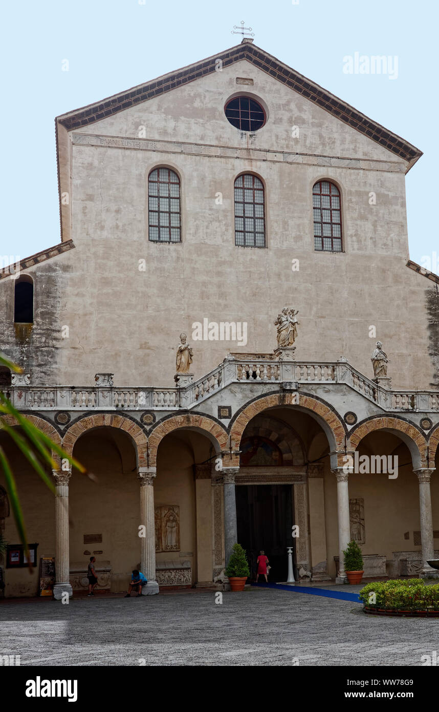 St matthew catholic church hi-res stock photography and images - Alamy