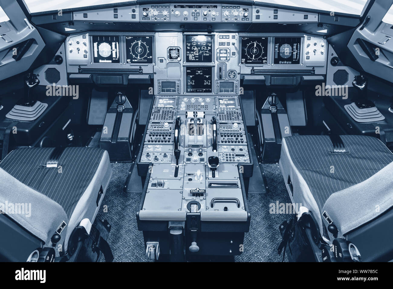 Instrument panel cockpit airbus a320 hi-res stock photography and ...