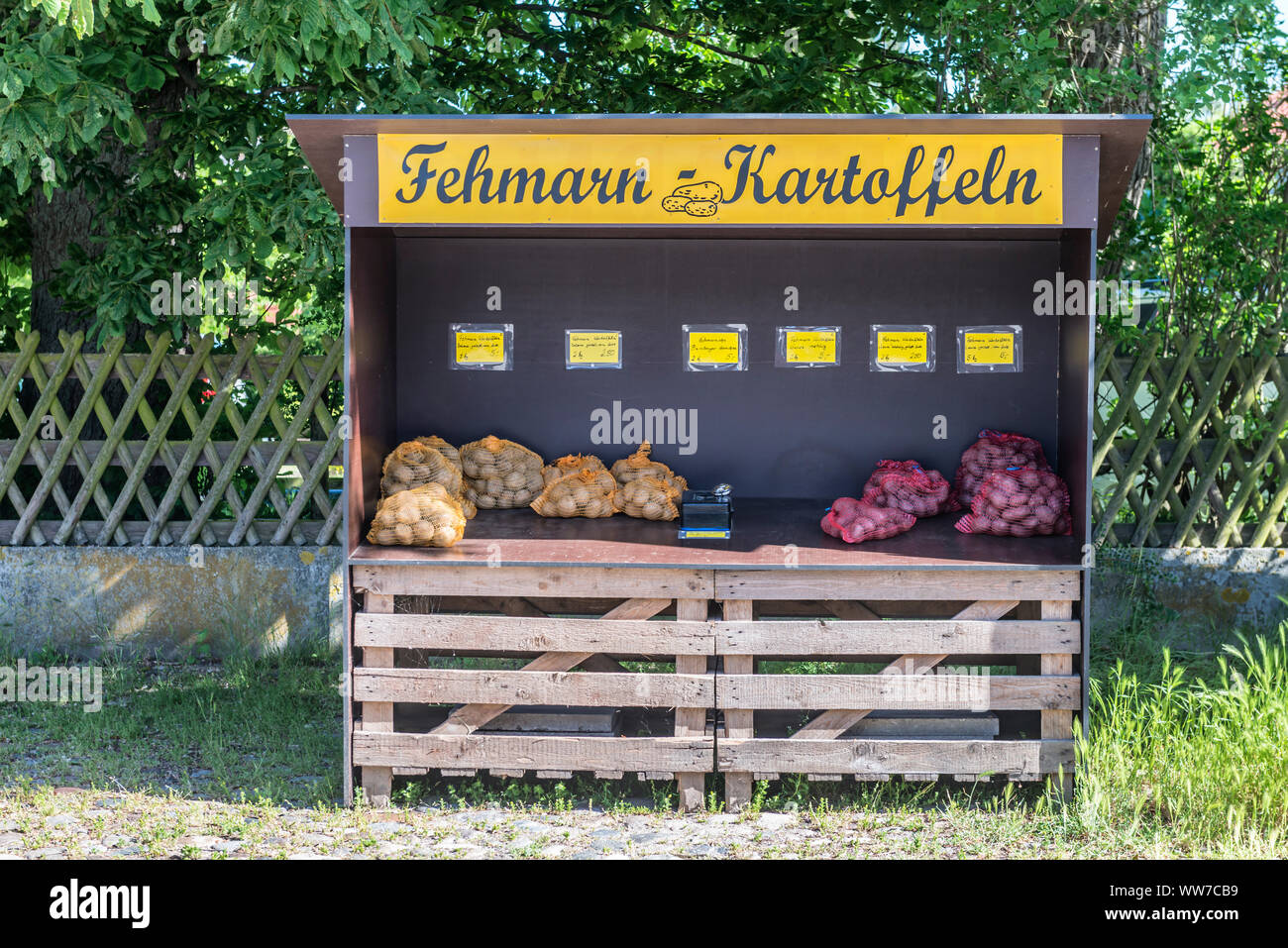 Self service potato stand hi-res stock photography and images - Alamy