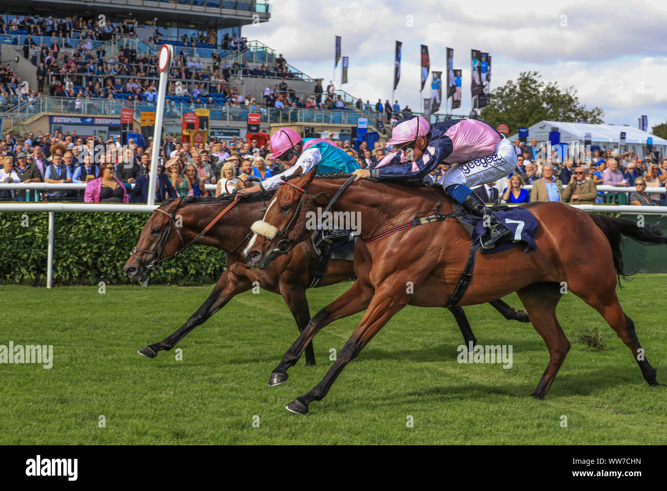 Scarborough races hi-res stock photography and images - Alamy