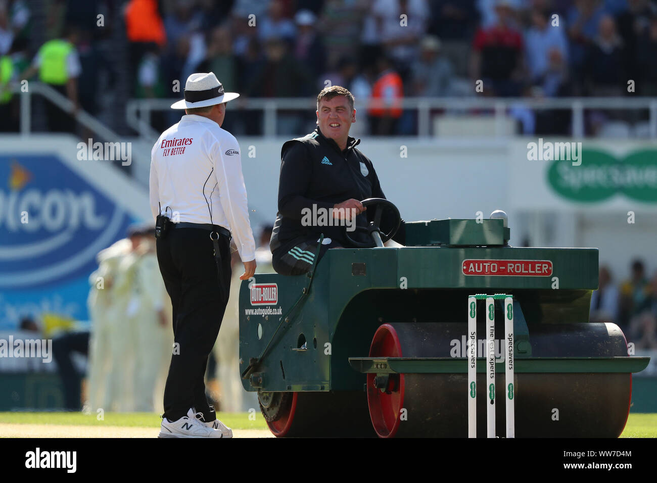 London, UK. 13th Sep, 2019. Surrey head groundsman Lee Fortis chats ...
