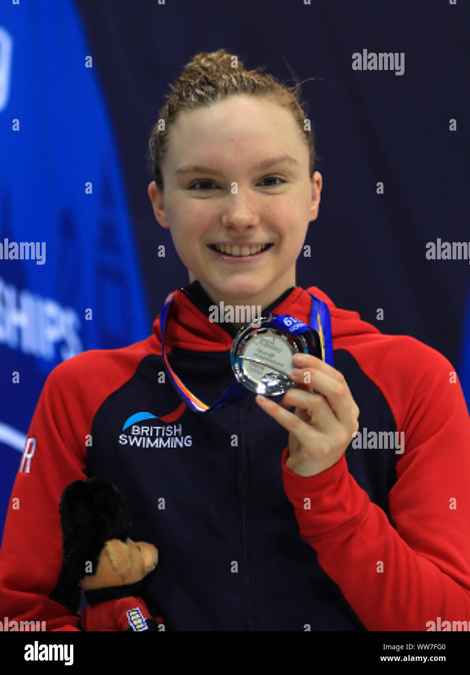 Great Britain's Toni Shaw poses with her silver medal from the Women's ...