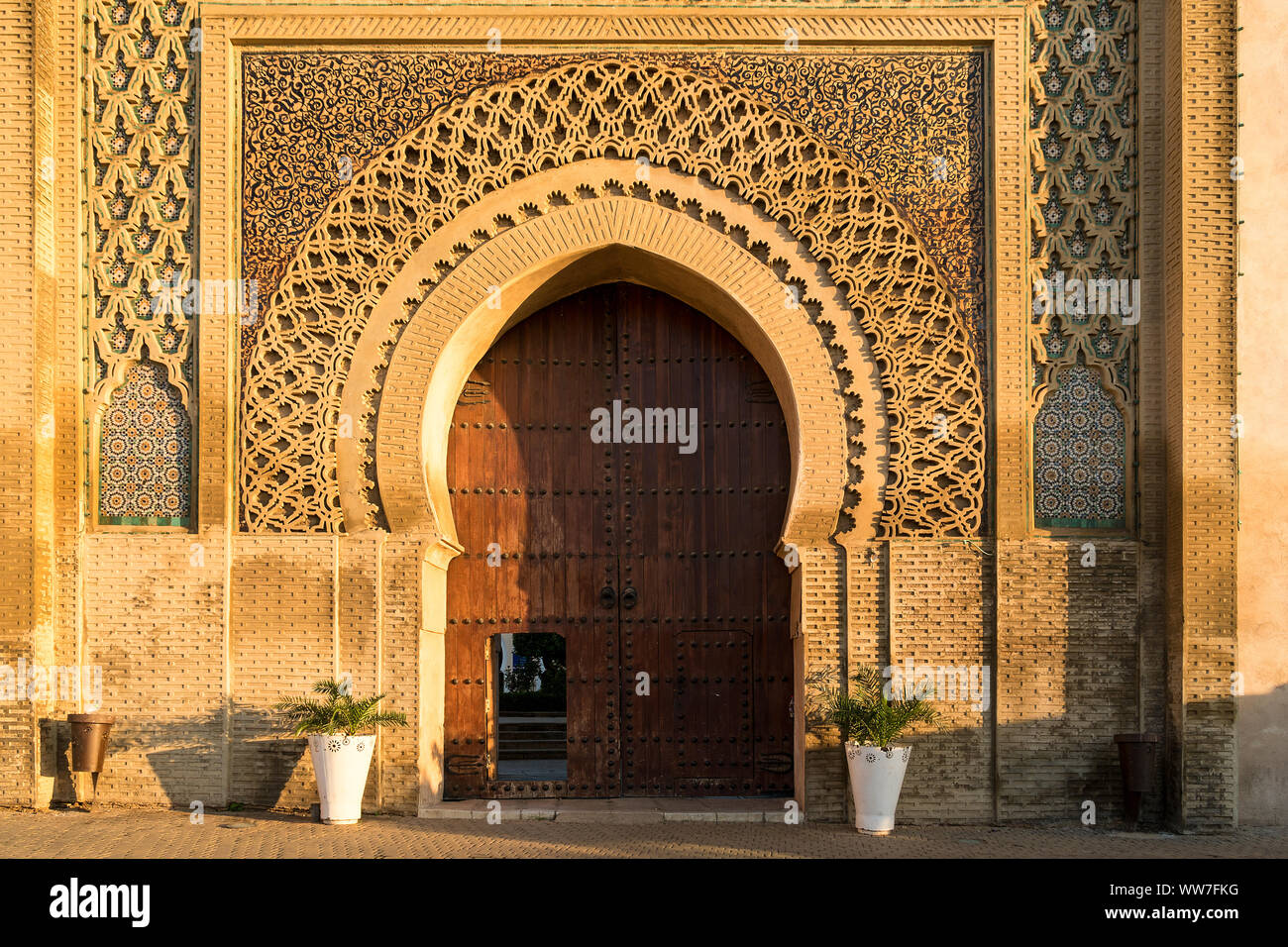 Meknes bab el mansour gate hi-res stock photography and images - Alamy