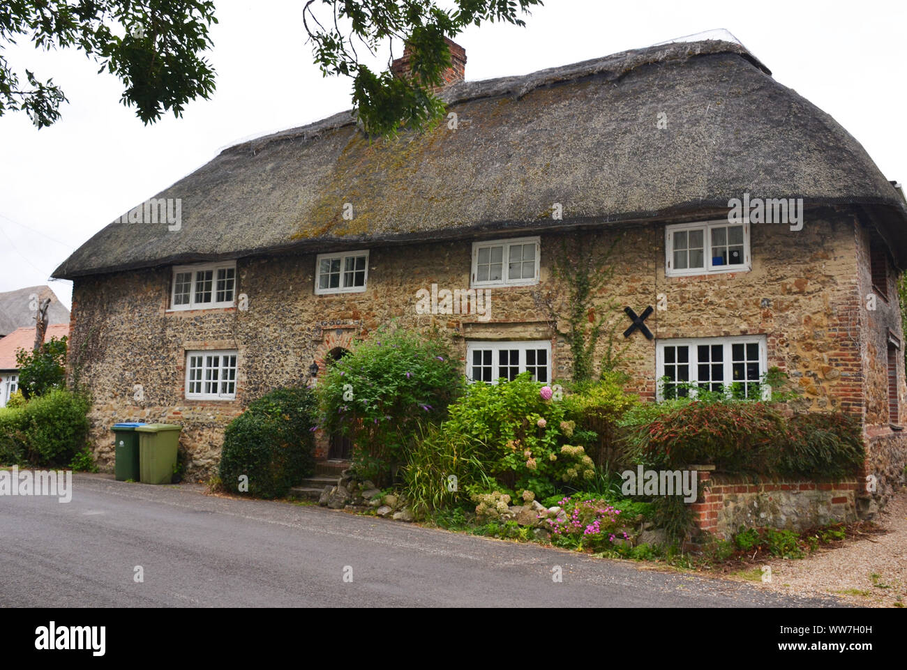 Old English house in rural areas of Great Britain Stock Photo - Alamy