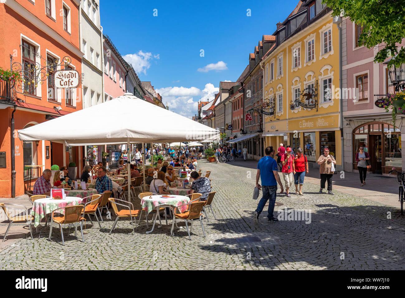 Germany, Bavaria, AllgÃ¤u, FÃ¼ssen, street scene in the pedestrian area ...