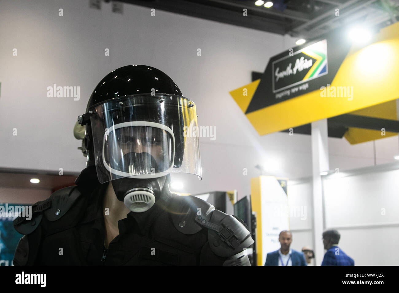 Mannequin gas mask hi-res stock photography and images - Alamy