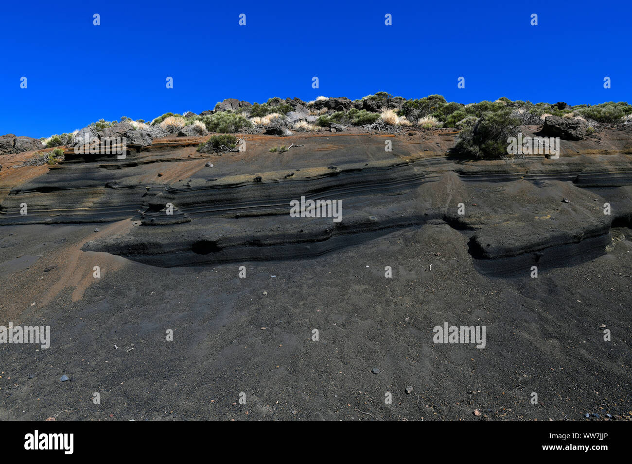 Rock layers hi-res stock photography and images - Alamy